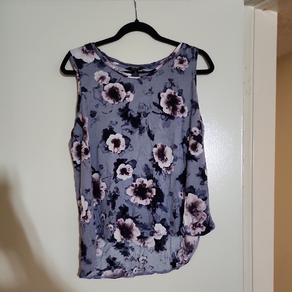 Simply Vera Vera Wang | Tops | Simply Vera Vera Wang Floral Tank Top ...